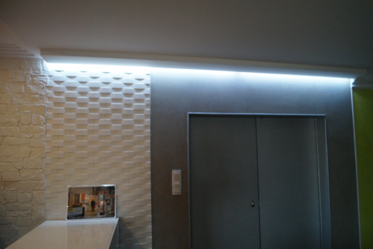 Corniche en staff lumineuse - chevallereau-peinture.fr